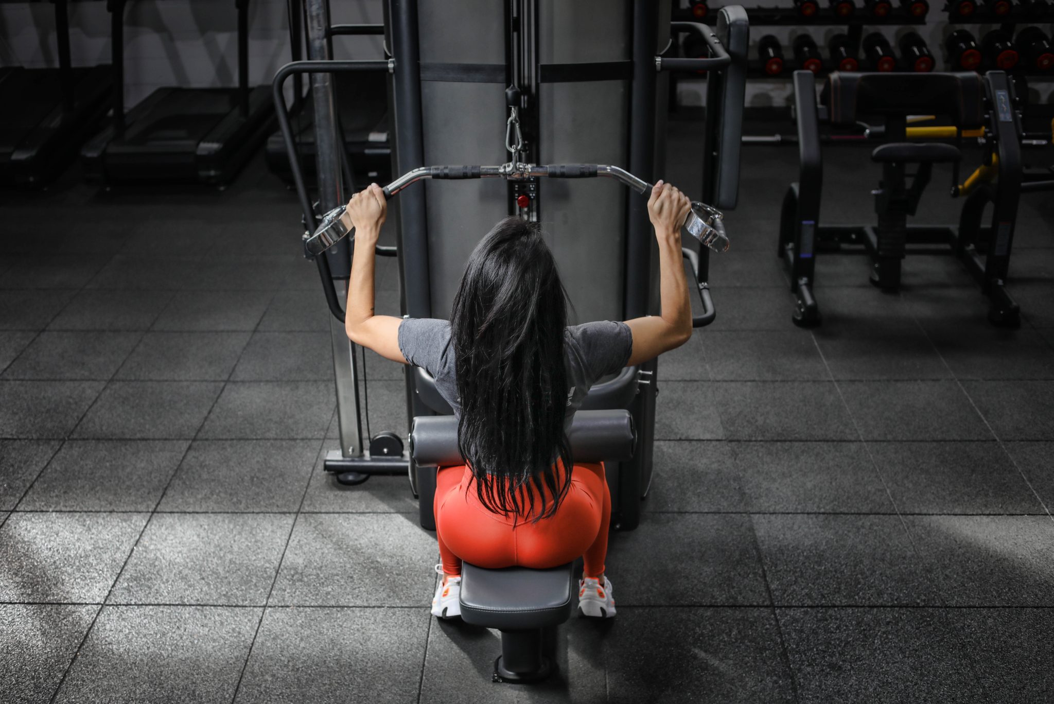 Jalón al pecho. Un auténtico must para nuestra espalda | Etenon Fitness