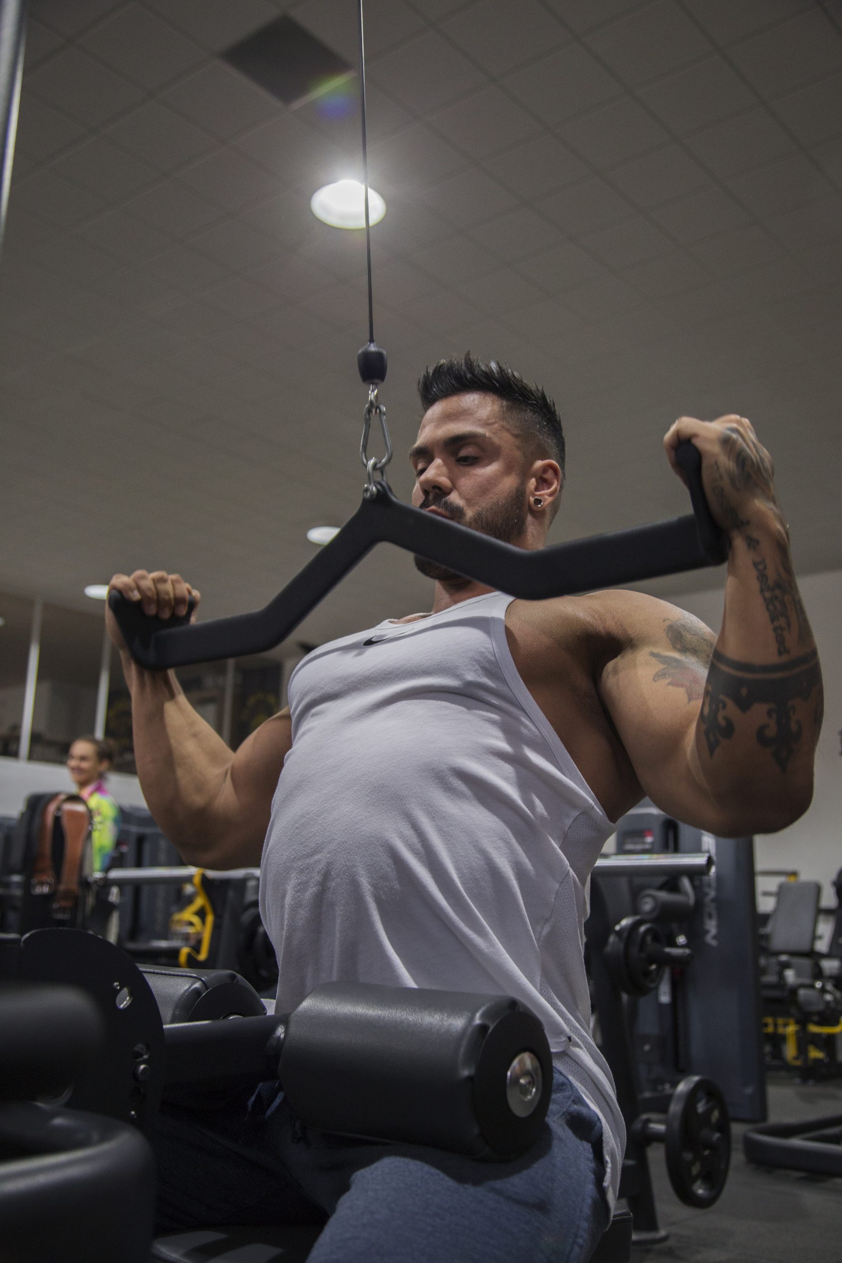 Jalón al pecho. Un auténtico must para nuestra espalda | Etenon Fitness